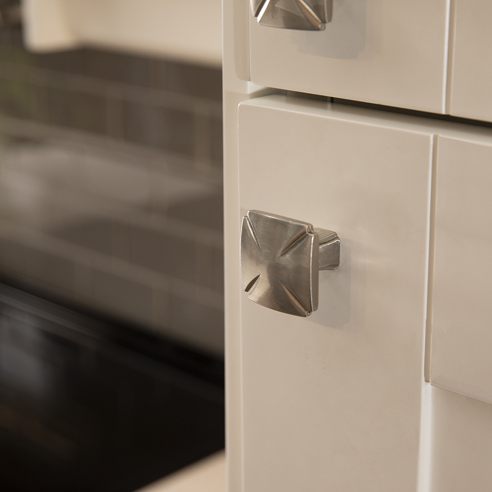 Hickory Hardware P3230-SN 1-3/16" Square Bridges Knob ...