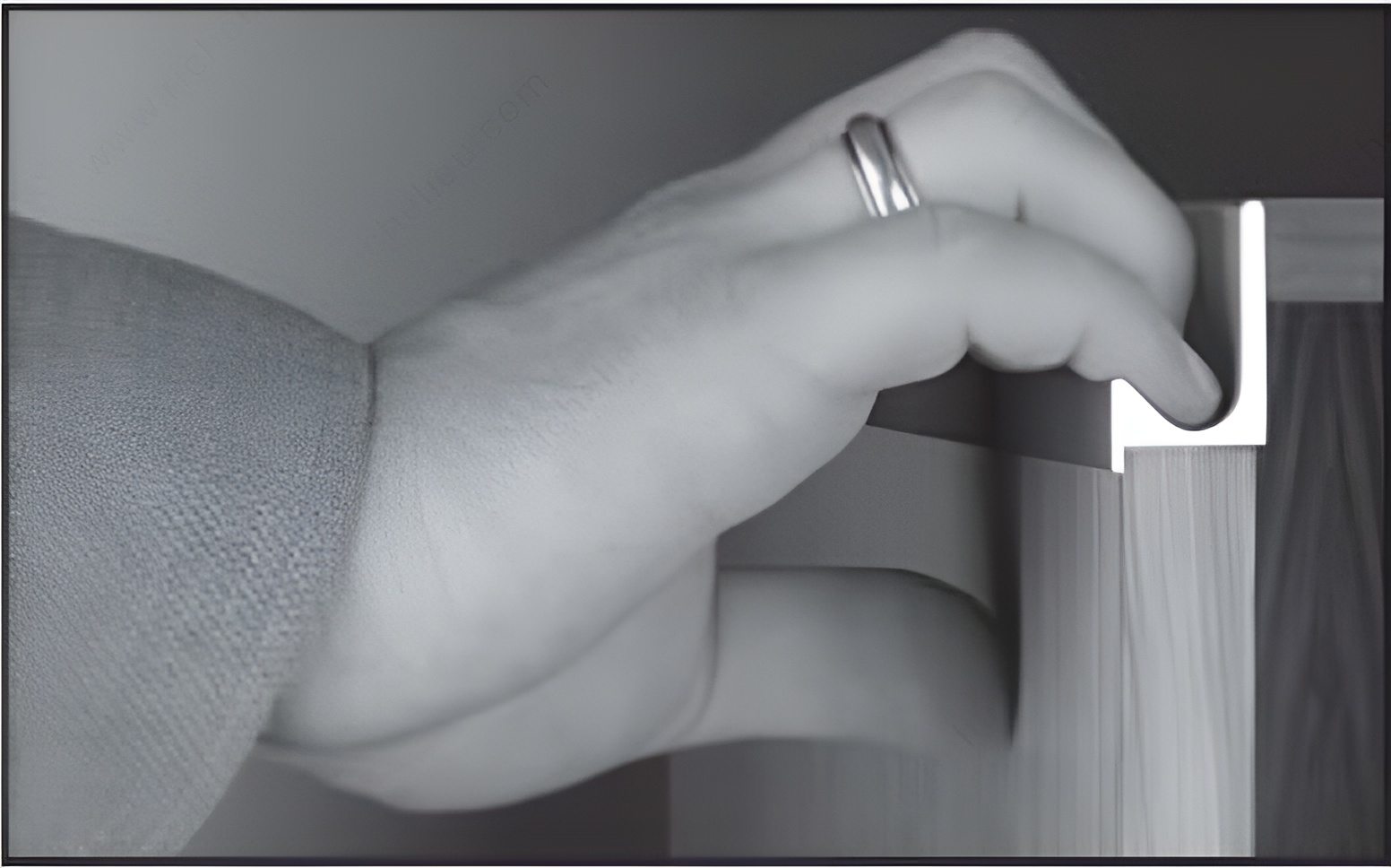 Richelieu 31881210 J-Shaped Modern Handle for 5/8" Panel - Model 3188 ...